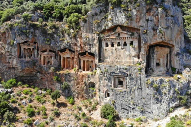The Different Types of Burial Customs Around the World and How Cultures ...